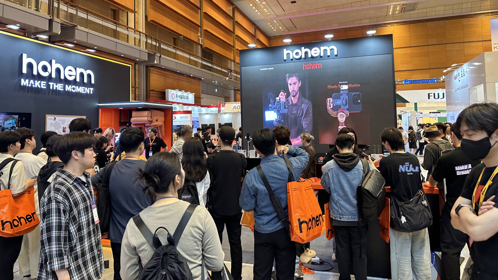 Hohem - AI Tracking Smartphone Gimbal Stabilizer